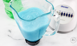 How to Make Easy Blue Frozen Party Punch - MomSkoop