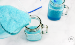 How to Make Easy Blue Frozen Party Punch - MomSkoop