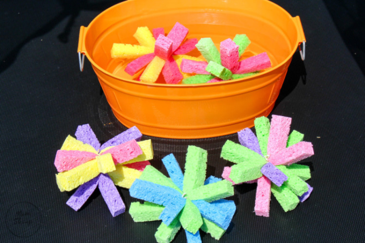 SPONGE WATER BOMBS - FUN SUMMER CRAFT - MomSkoop