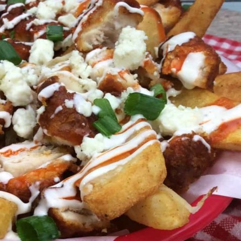 Buffalo Chicken Poutine - MomSkoop