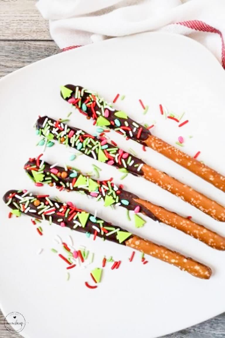 Easy Chocolate Covered Pretzel Rods - MomSkoop