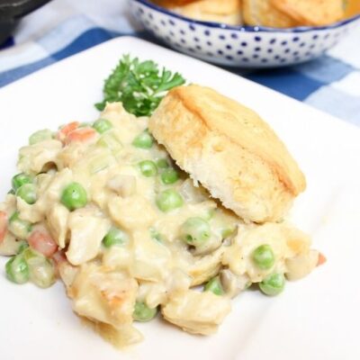 How to Make Old-Fashioned Creamed Chicken on Biscuits - MomSkoop