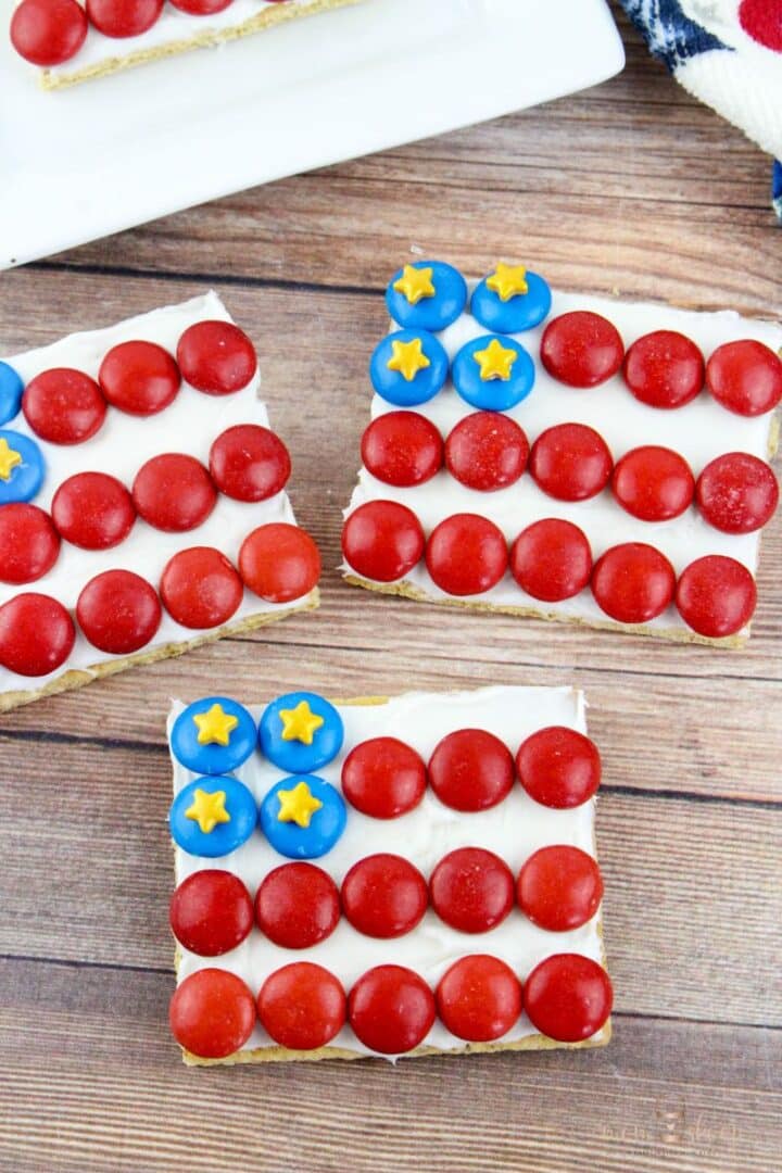 American Flag Graham Cracker Treats - MomSkoop