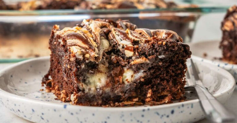 Meet the Chocolate Earthquake Cake Everyone's Talking About