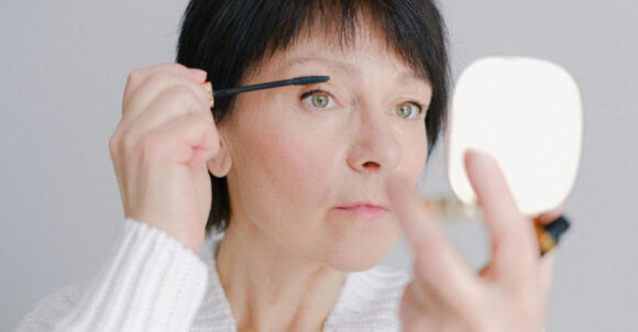 12 Makeup Tweaks That Instantly Lift and Refresh Your Face - MomSkoop