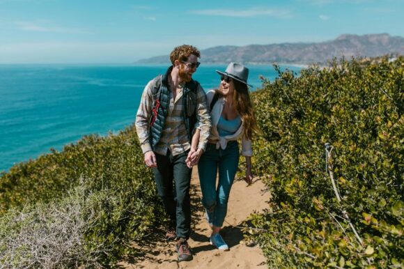 14 Differences Between Controlling Love and Caring Love - MomSkoop