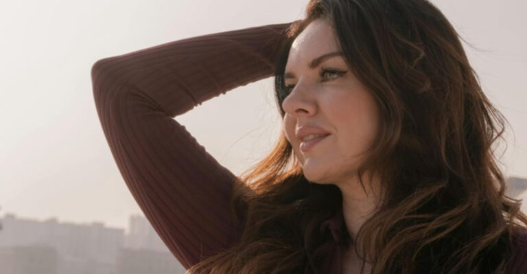 7 Subtle Ways Quiet Women Show Power