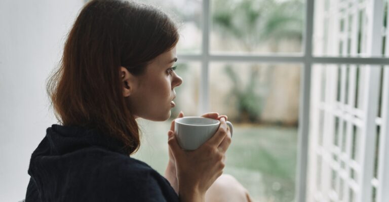 Think You're Just Shy? These 10 Social Anxiety Signs Say Otherwise