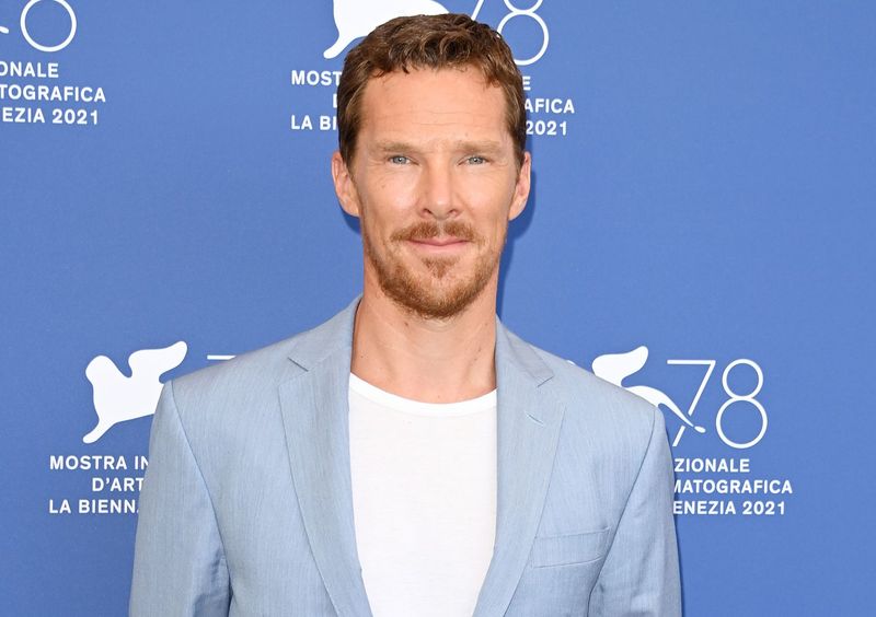 14 Celebrities with Unique Physical Traits