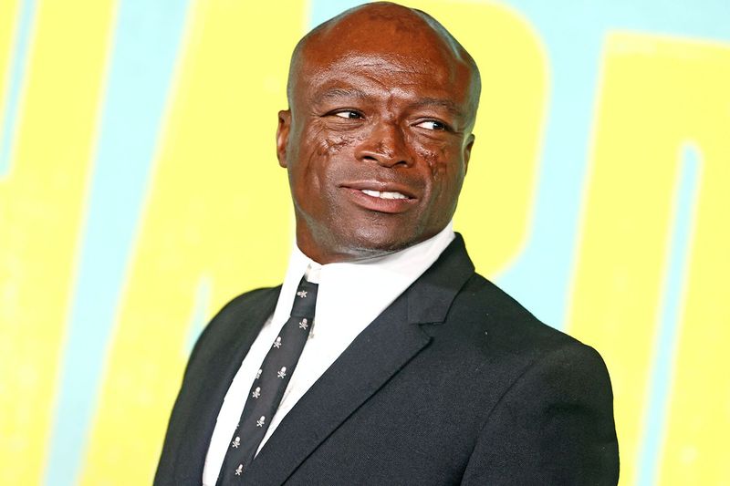 14 Celebrities with Unique Physical Traits