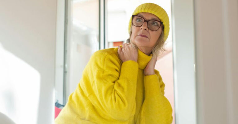 Women Who End Up Alone Yet Fulfilled Often Display These 11 Behaviors